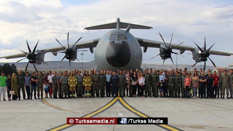 Turkije verrast met vliegtuigshow: leger ontvangt nieuw ‘vliegend ...