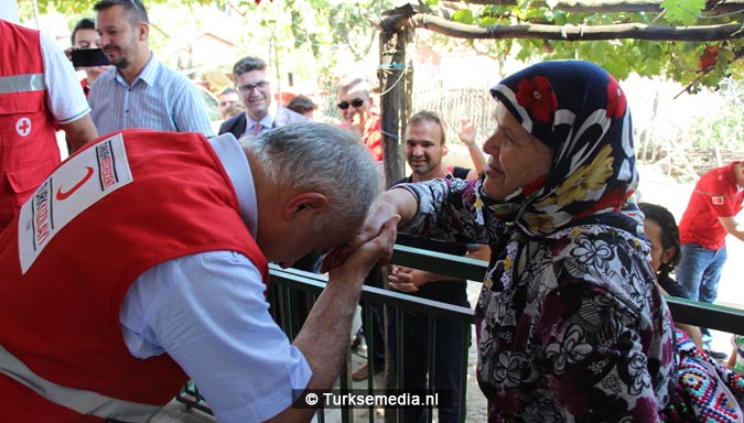 Wereld leert Turkijemodel: Turken helpen dit Offerfeest wereldwijd 25 ...
