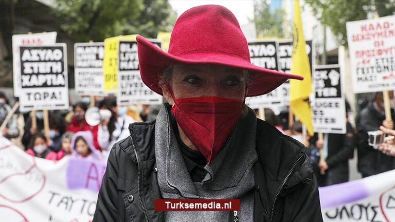 EU zwijgt over uit Griekenland weggetreiterde Nederlandse journalist ...