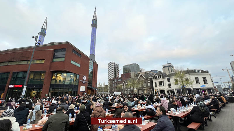 Grote belangstelling voor straatiftar Turkse moskee Utrecht - Turkse ...