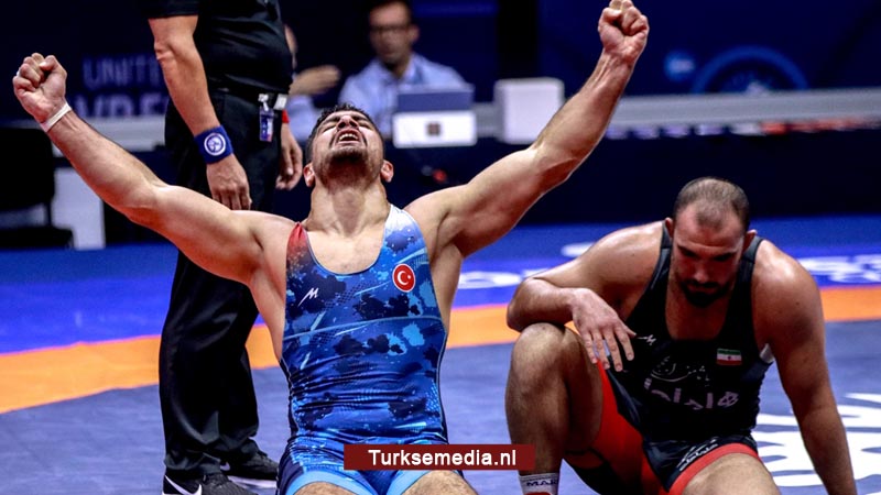 Turkse worstelaar Taha Akgül pakt derde keer wereldtitel - Turkse Media ...