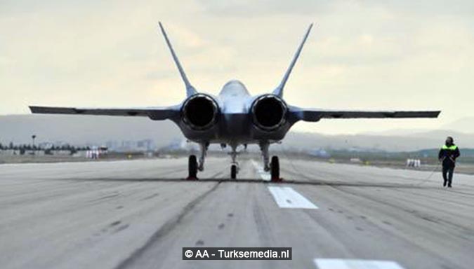 Turkije rolt eigen straaljagers TF-X en Hürjet uit hangar - Turkse ...